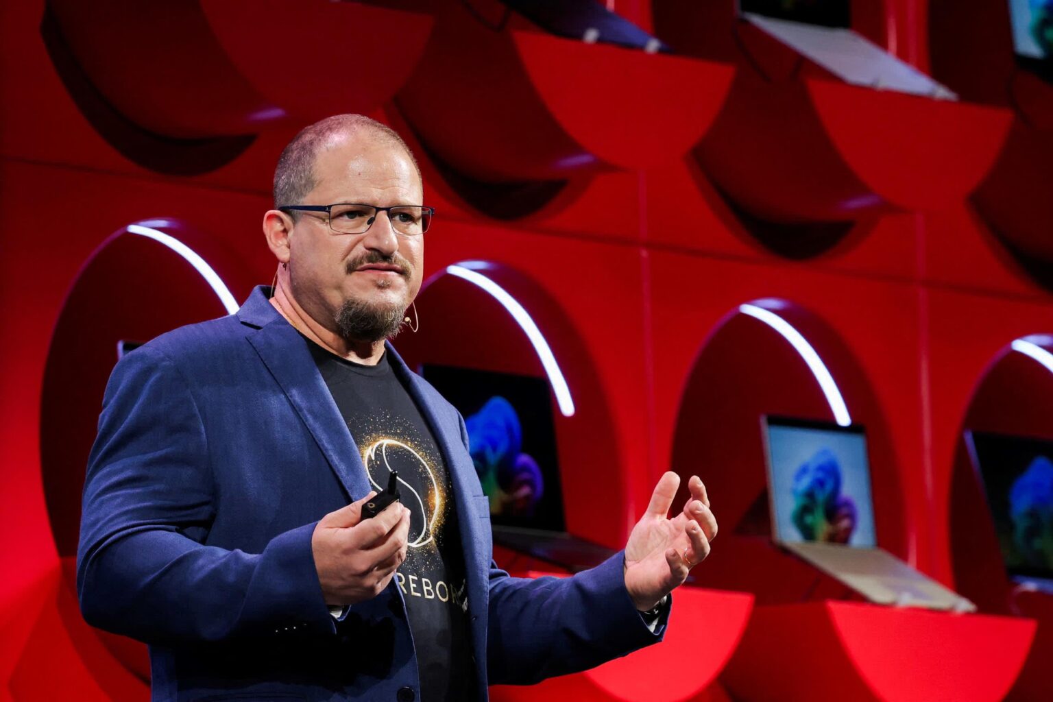 Qualcomm says it expects $4 billion in PC chip sales by 2029, as ...