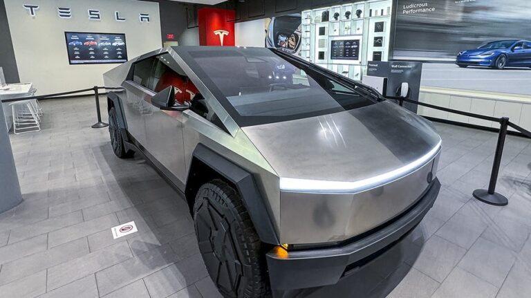 Elon Musk, Jeff Bezos: rivals for space, trucks, satellite dominance ...